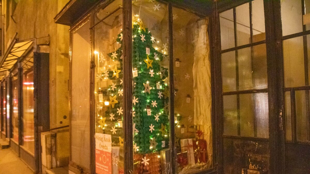 Ovis rajzok varázsolnak karácsonyi hangulatot a Margit-körúton - MIZU ...